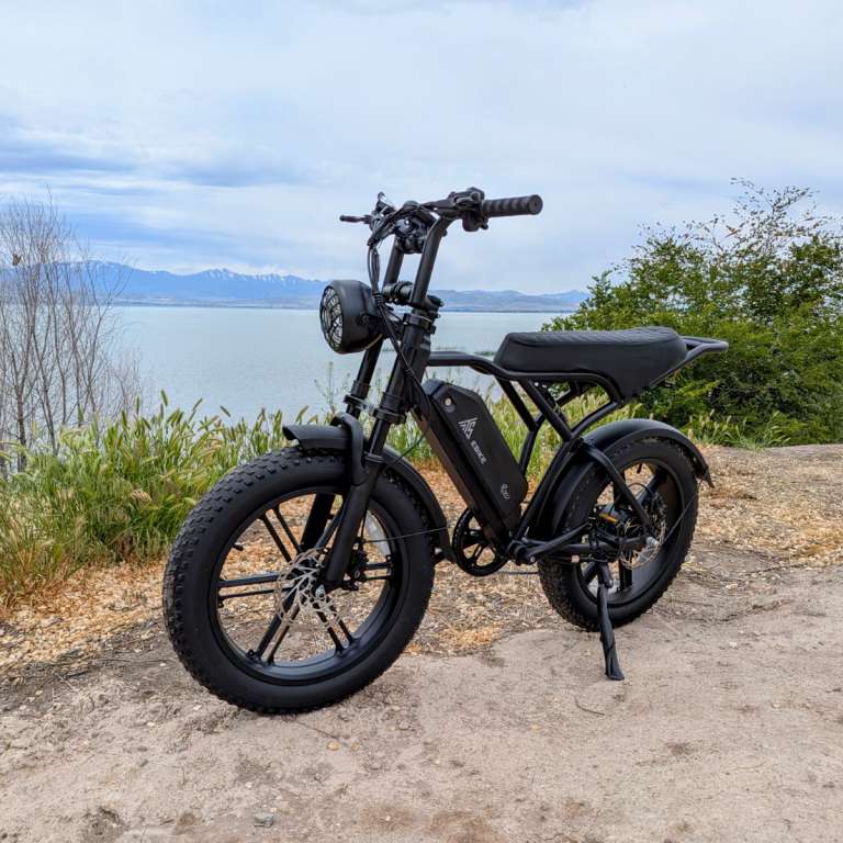 TST R002-2025 eBike review - a fun little moped for adults and teens alike - The Gadgeteer