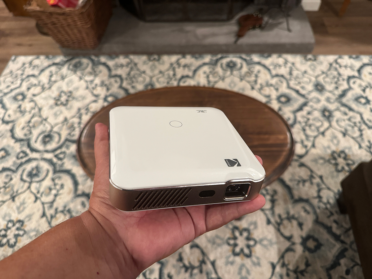 Kodak LUMA 500 FHD Ultra Smart Pico Projector review - Big image in a ...