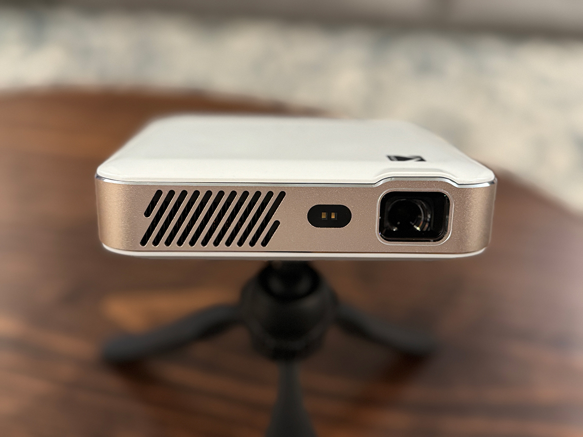 Kodak LUMA 500 FHD Ultra Smart Pico Projector review - Big image in a ...