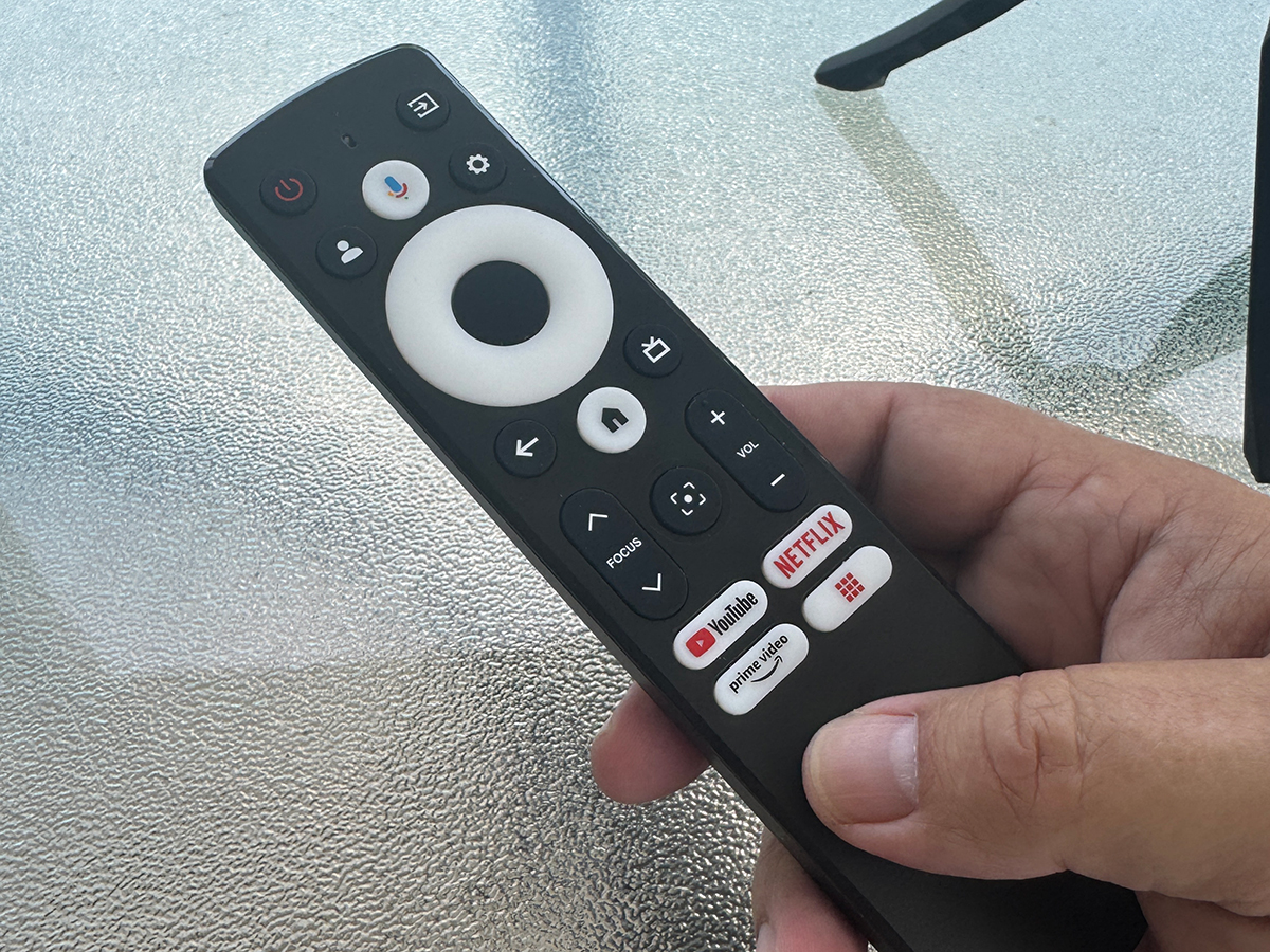 Kodak LUMA 500 FHD Ultra Smart Pico Projector review - Big image in a ...