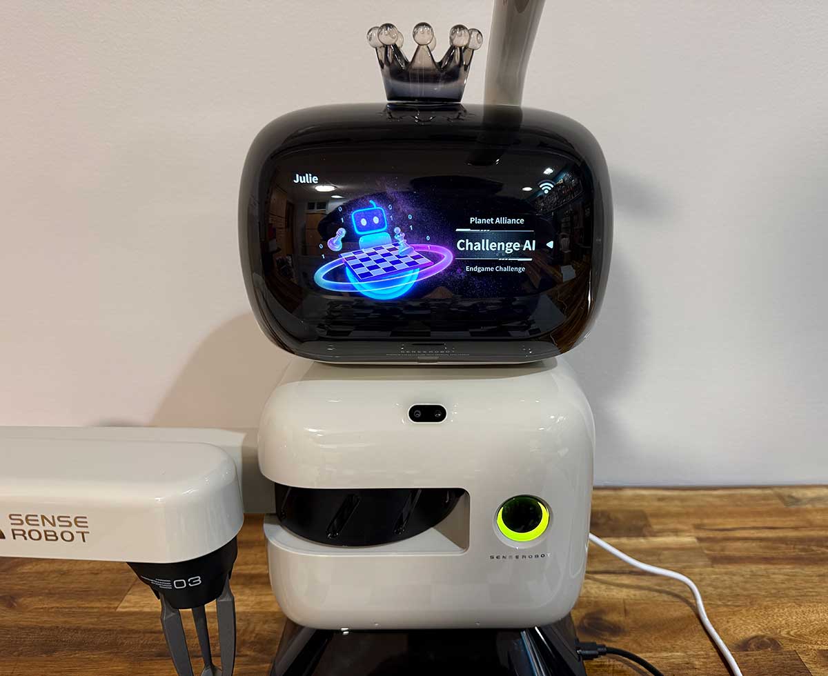 SenseRobot Chess review - This robot actually plays chess with you ...