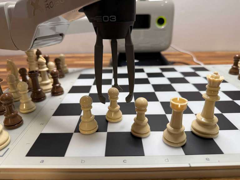 SenseRobot Chess review - This robot actually plays chess with you ...