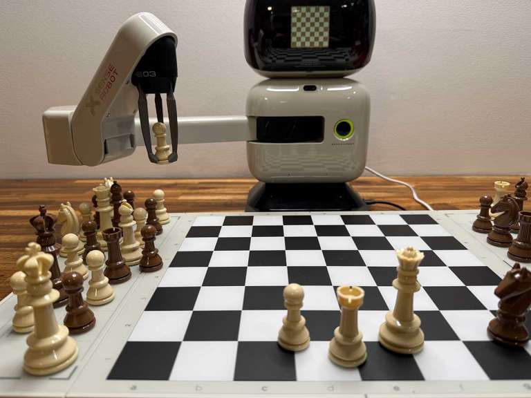 SenseRobot Chess review - This robot actually plays chess with you ...