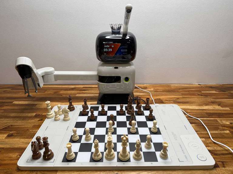 SenseRobot Chess review - This robot actually plays chess with you ...