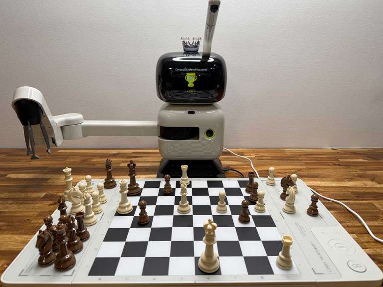 SenseRobot Chess review - This robot actually plays chess with you ...