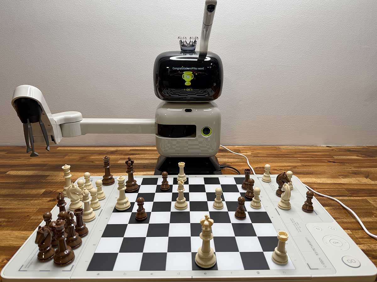 SenseRobot Chess review - This robot actually plays chess with you! - The Gadgeteer