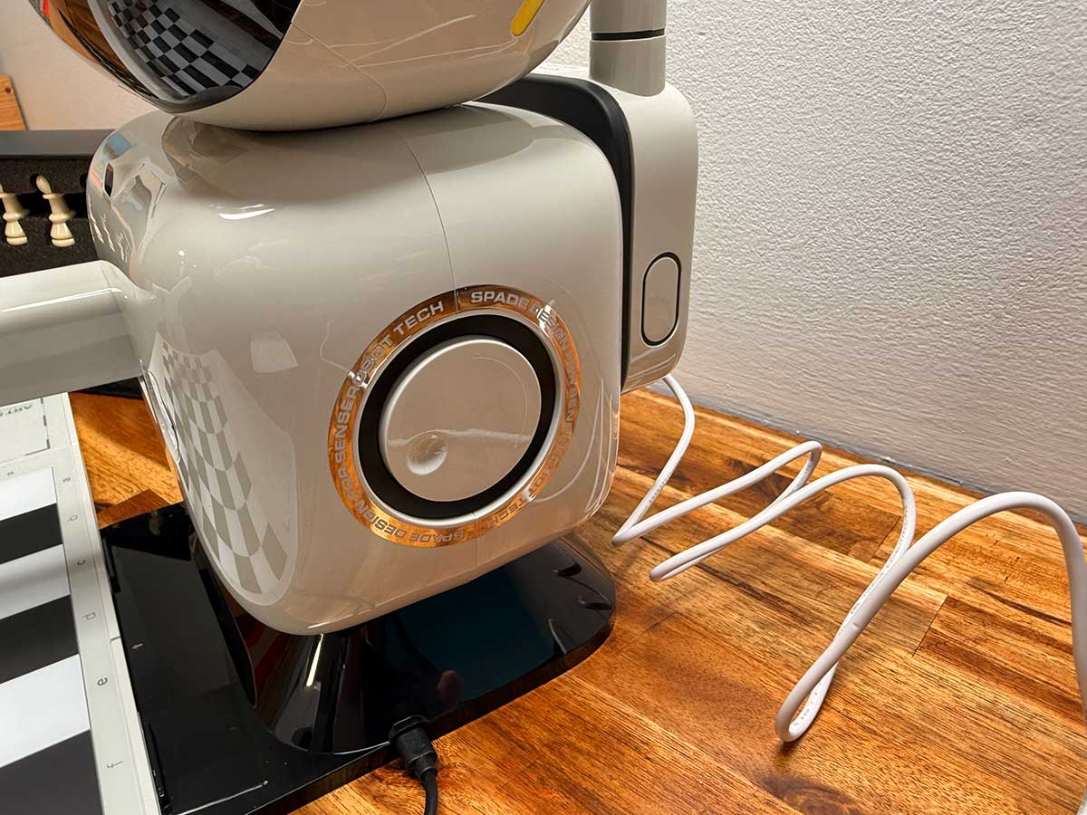 SenseRobot Chess review - This robot actually plays chess with you ...