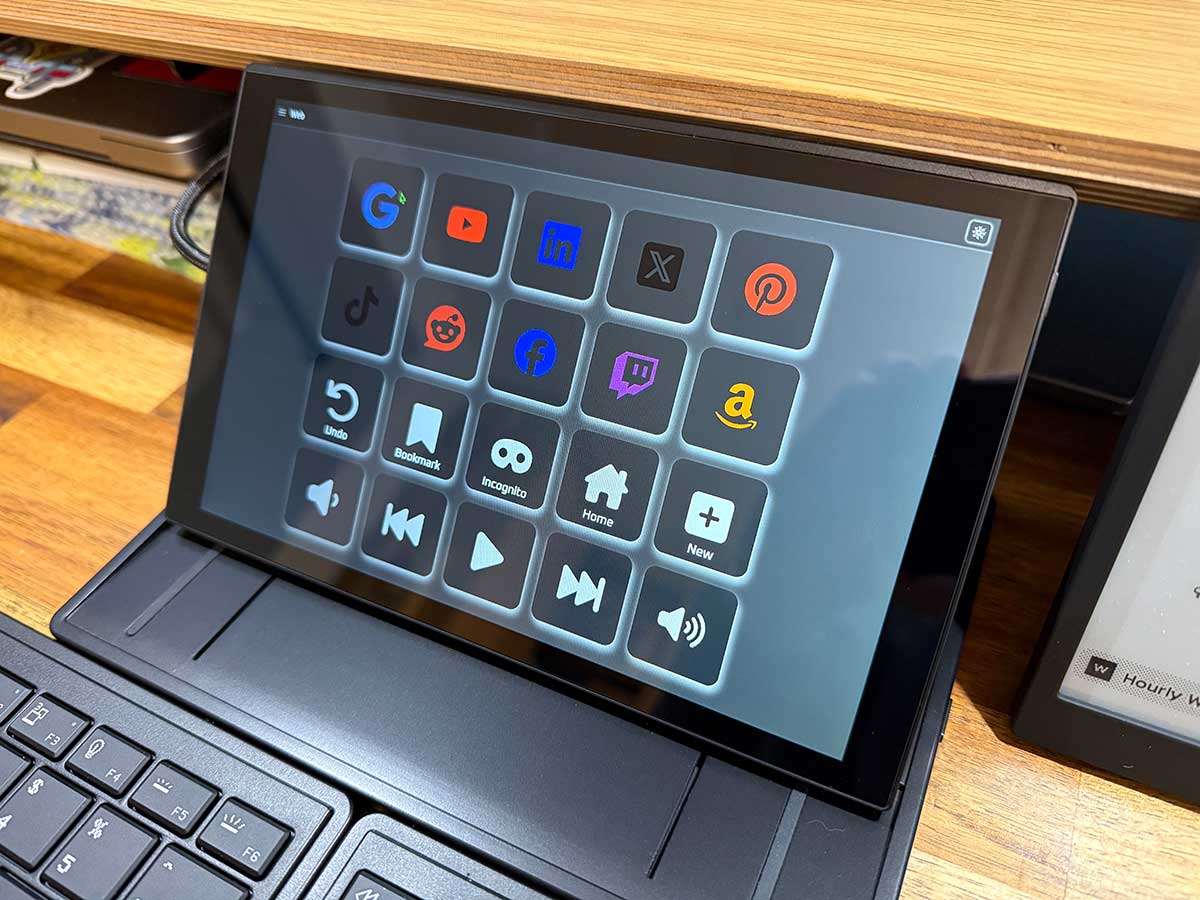Mobile Pixels Tetra Bluetooth Keyboard review - This is the most ...