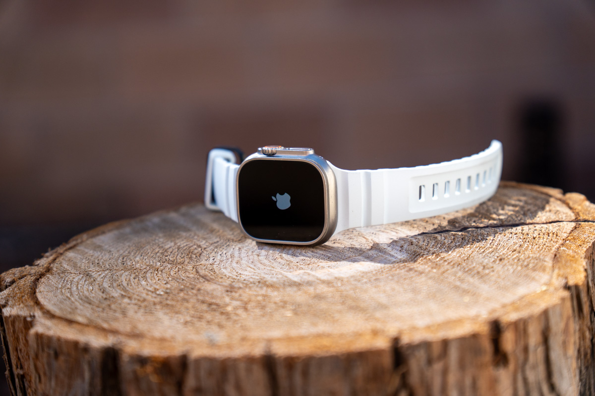 Nomad Rocky Point Apple Watch Band review - Special edition icy blue ...