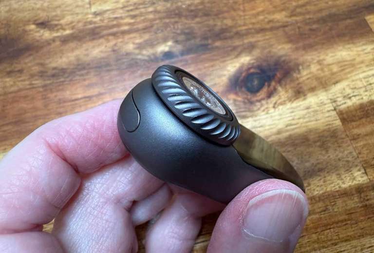 Loop Gear LOOPDOT flashlight review - EDC flashlight with a pixel ...
