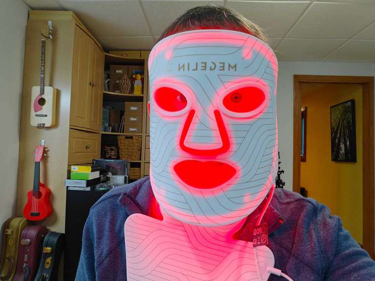 Megelin LED Red Light Therapy Face Mask review - Can it turn back the ...