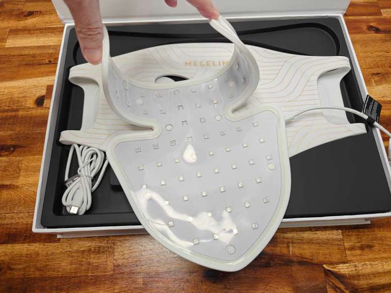 Megelin LED Red Light Therapy Face Mask review - Can it turn back the ...