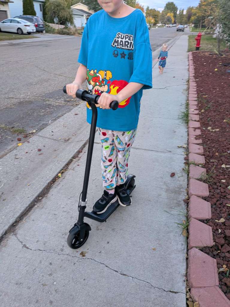iScooter IK3 electric scooter review - Designed for kids - The Gadgeteer