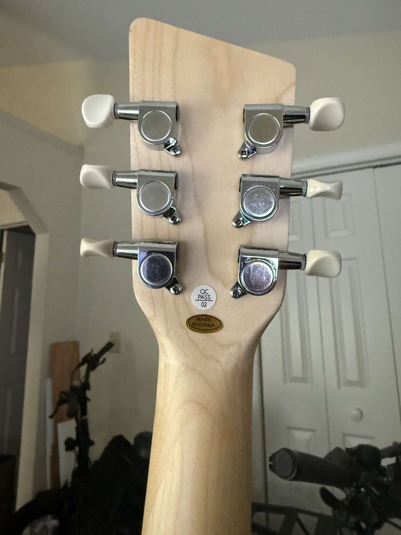 Backstage with the band - Loog guitar for kids and guitar learning ...