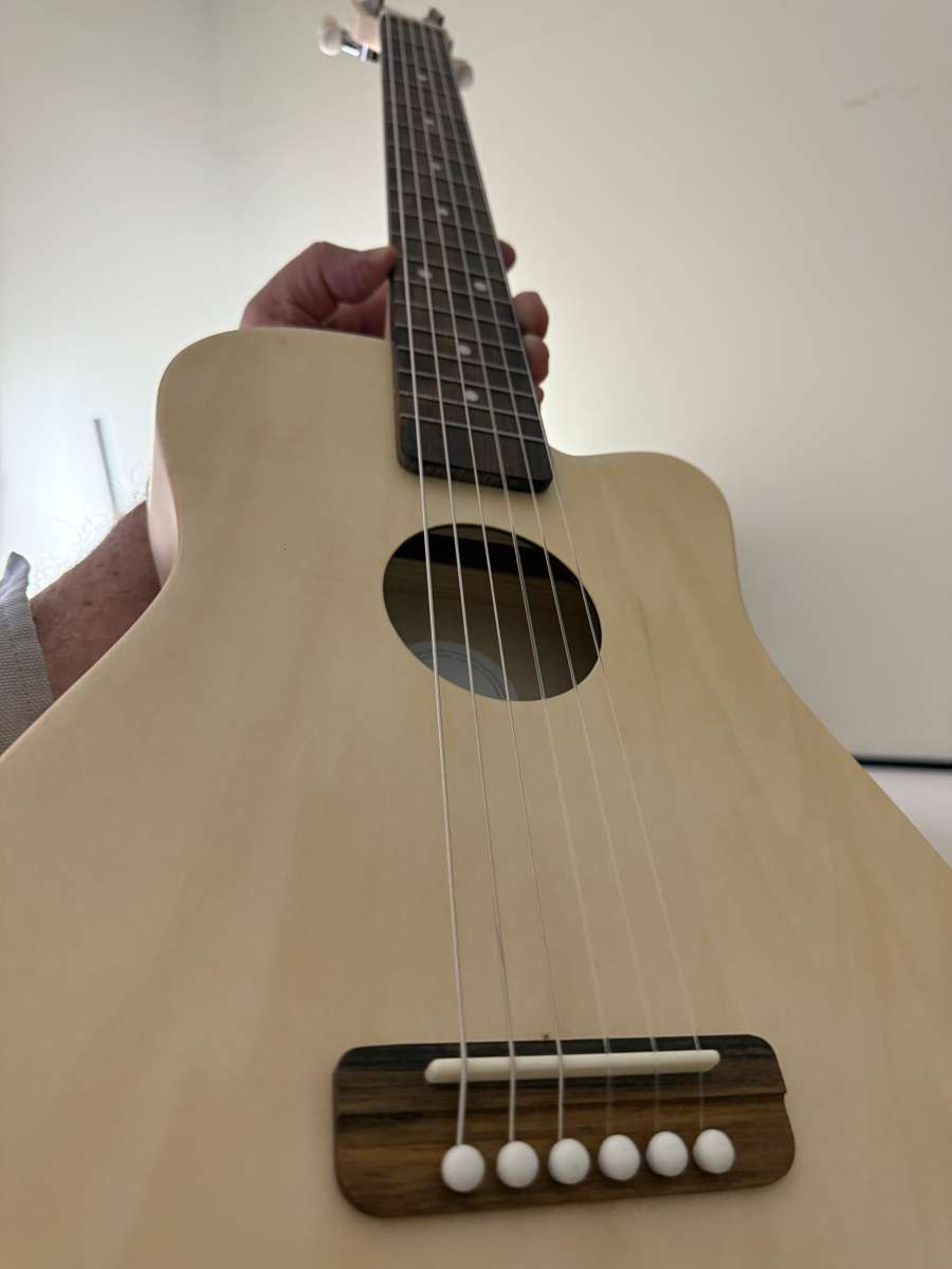 Backstage with the band - Loog guitar for kids and guitar learning ...