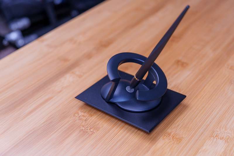 Novium Interstellar Hoverpen - A Gravity Defying Futuristic Pen - The ...